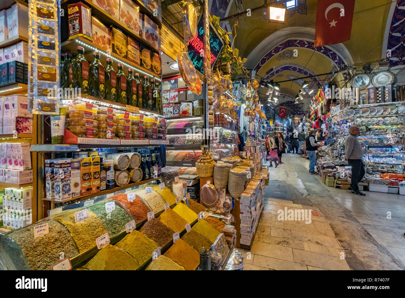 Istanbul grand bazaar carpet hi-res stock photography and images - Alamy