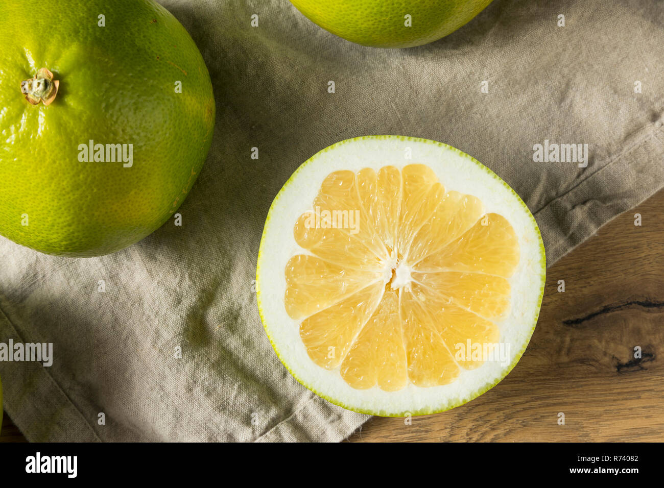 Pomelo hi-res stock photography and images - Alamy