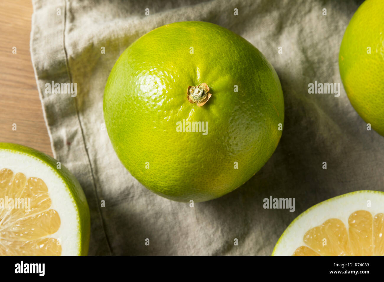 Pomelo hi-res stock photography and images - Alamy