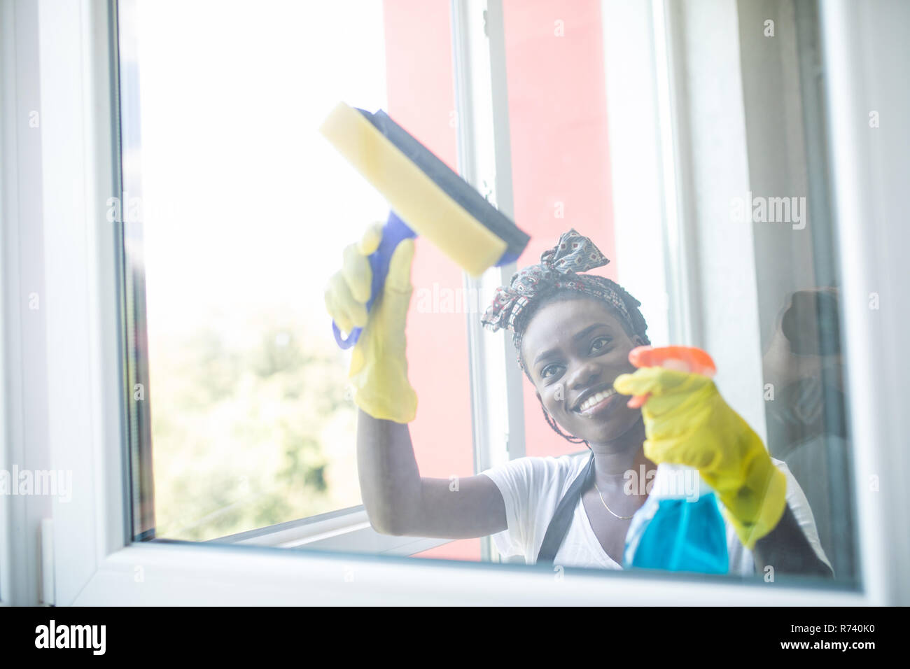 African american woman cleaner hi-res stock photography and images - Alamy