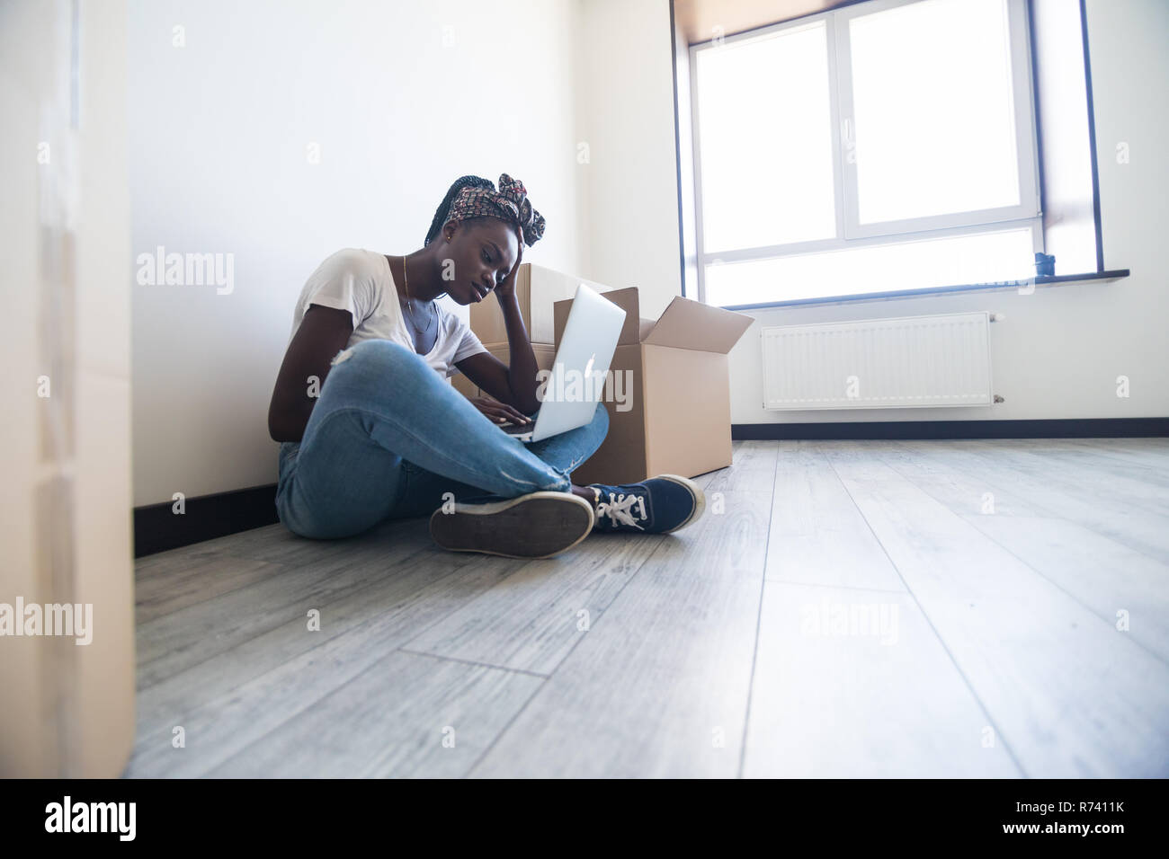 Sad woman packing boxes hi-res stock photography and images - Alamy