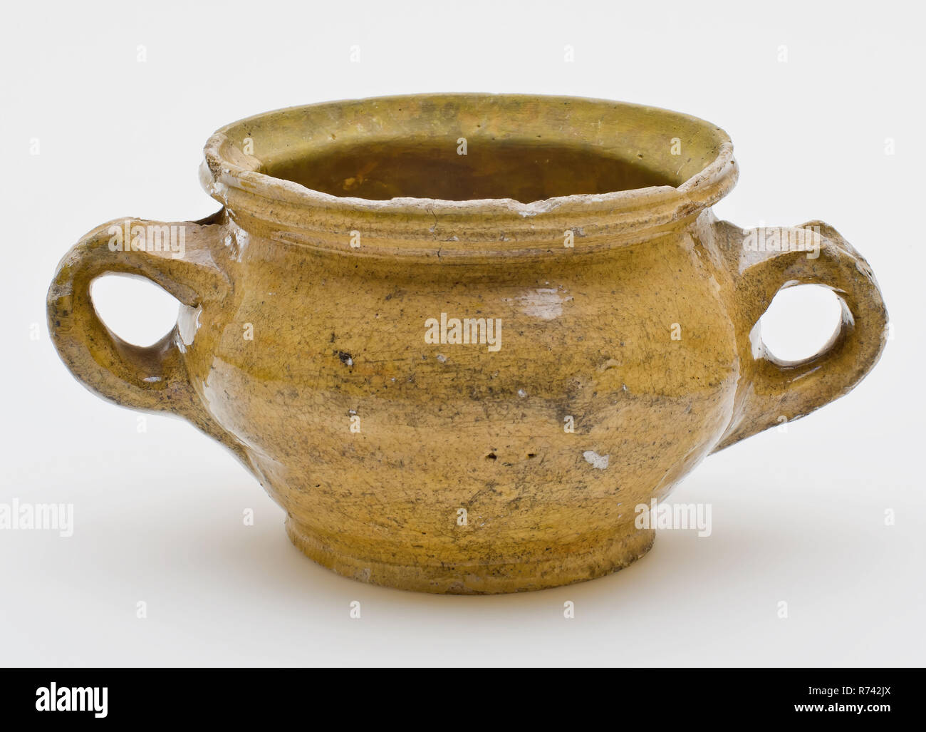 Double conical cooking pot hi-res stock photography and images - Alamy