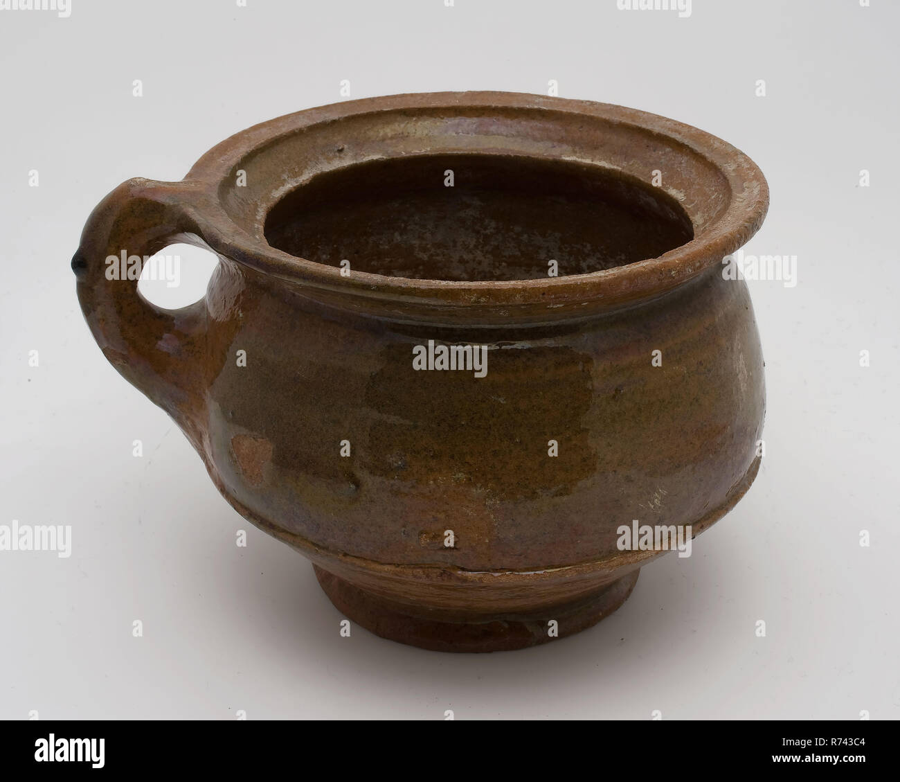 Conical shape pot hi-res stock photography and images - Alamy