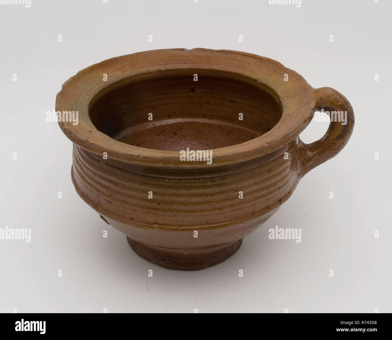 Conical shape pot hi-res stock photography and images - Alamy