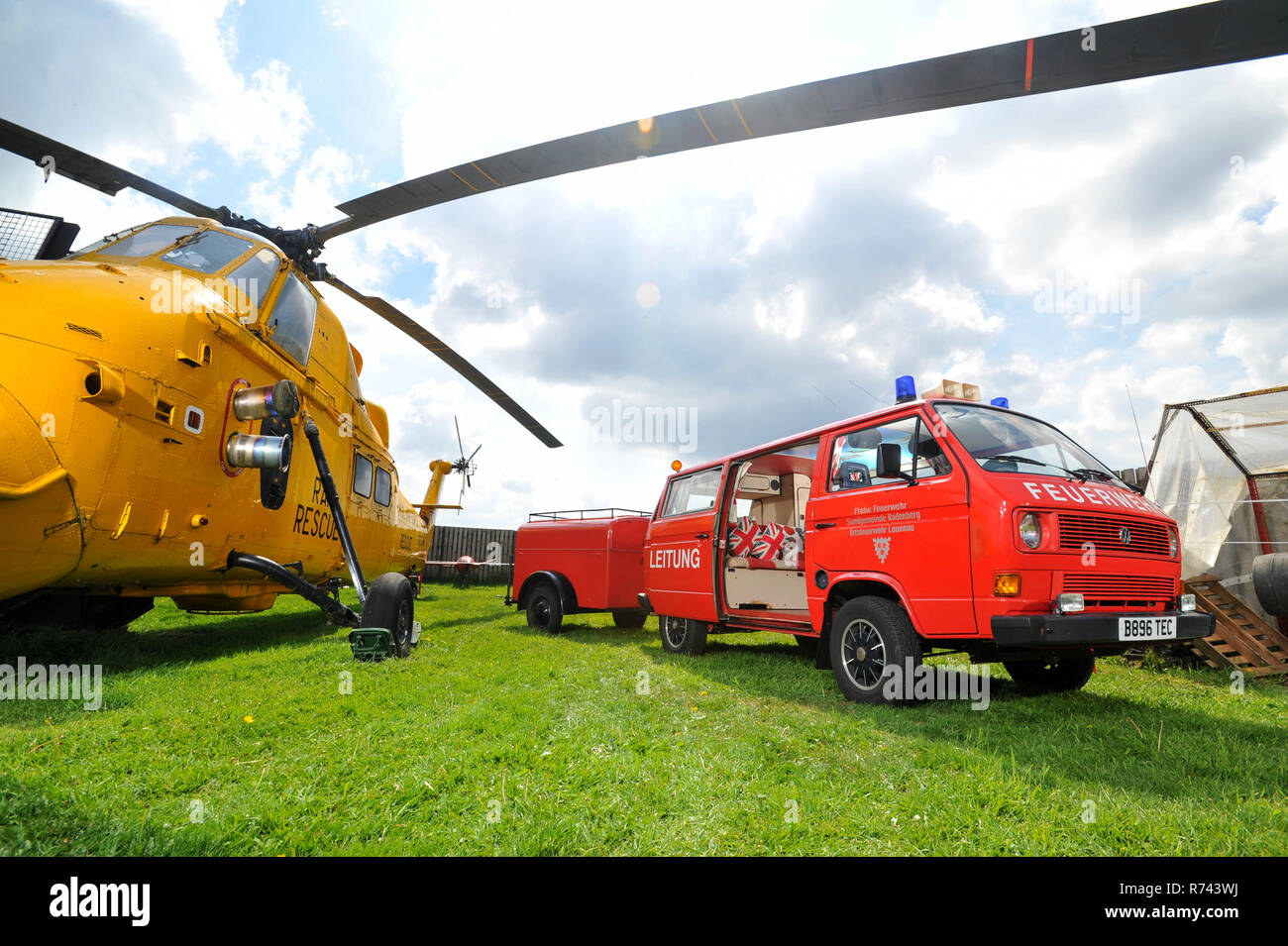 Feuerwehr feuerwehr feuerwehr hi-res stock photography and images - Alamy