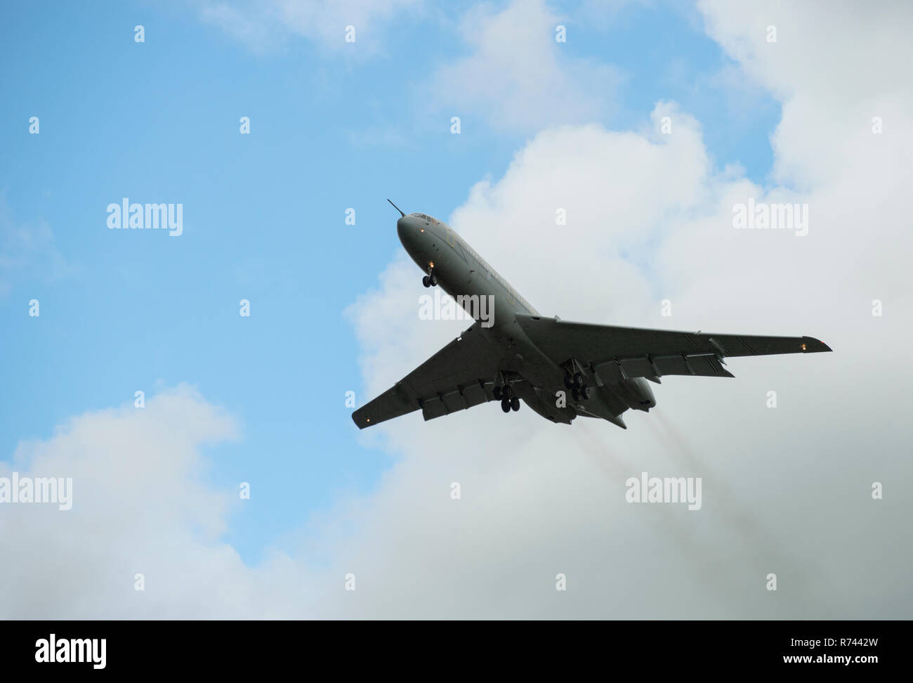 Narrow body aircraft hi-res stock photography and images - Alamy
