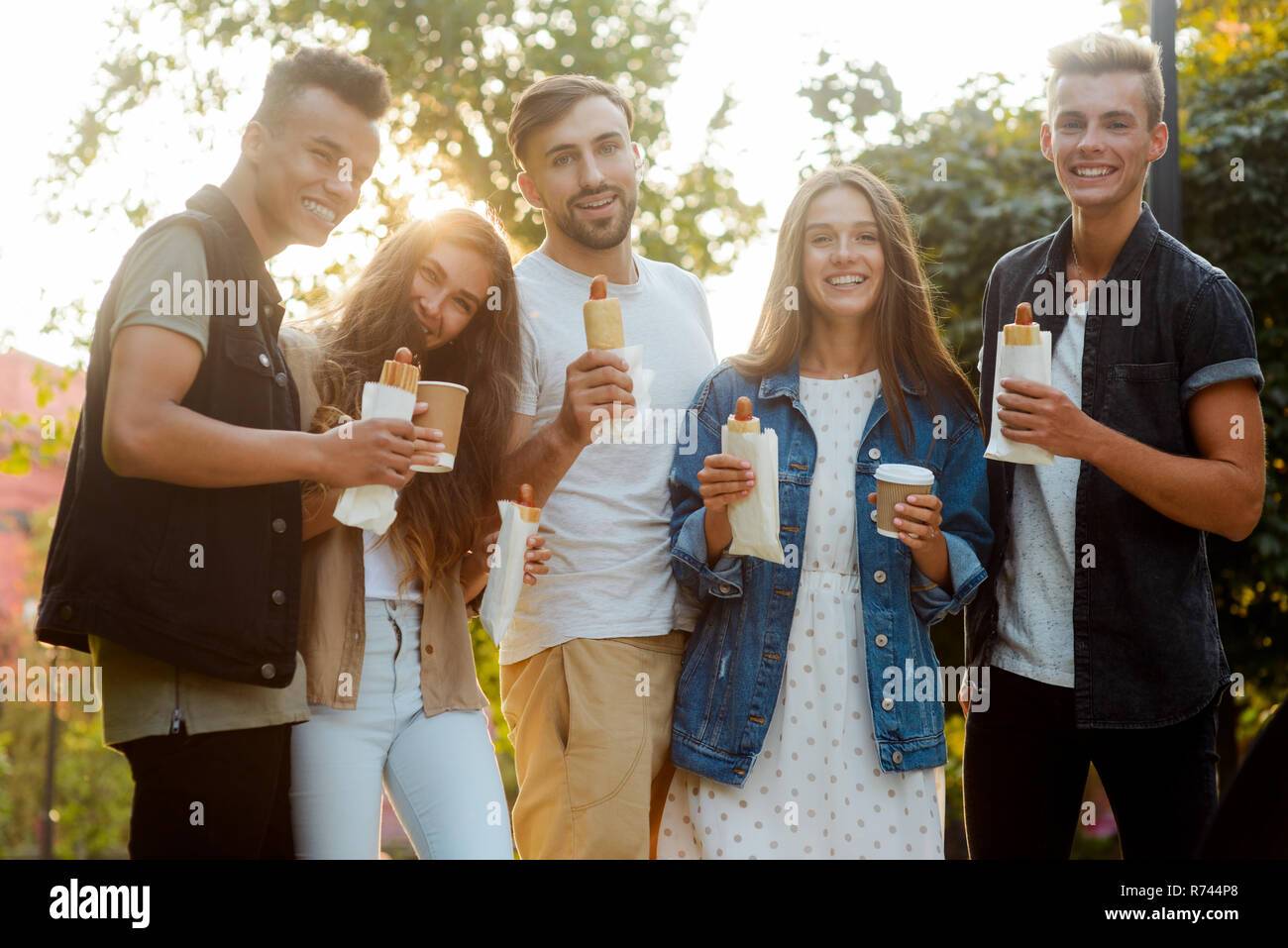 Group of happy friend hi-res stock photography and images - Alamy