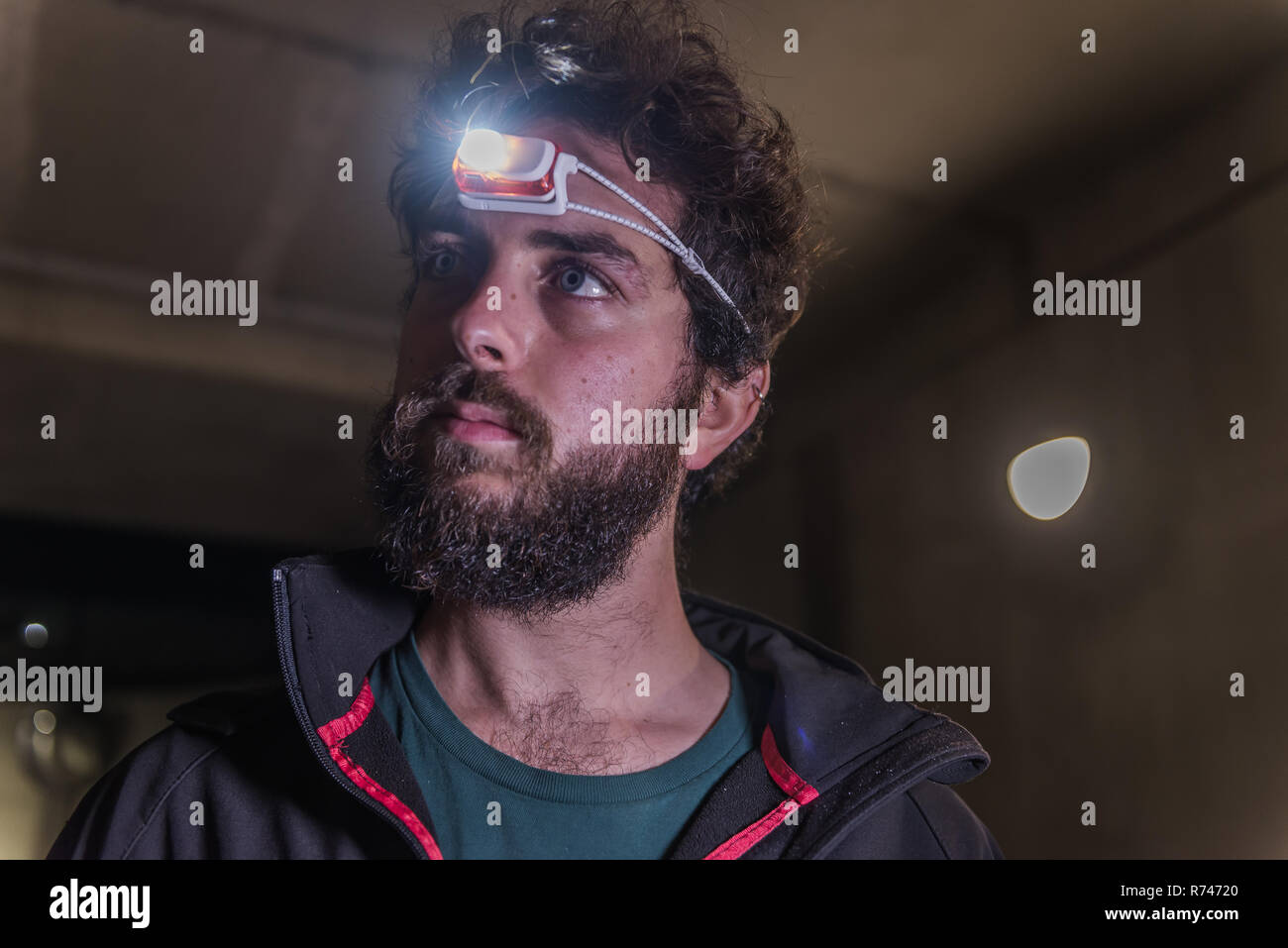 Man wearing headlamp hi-res stock photography and images - Alamy