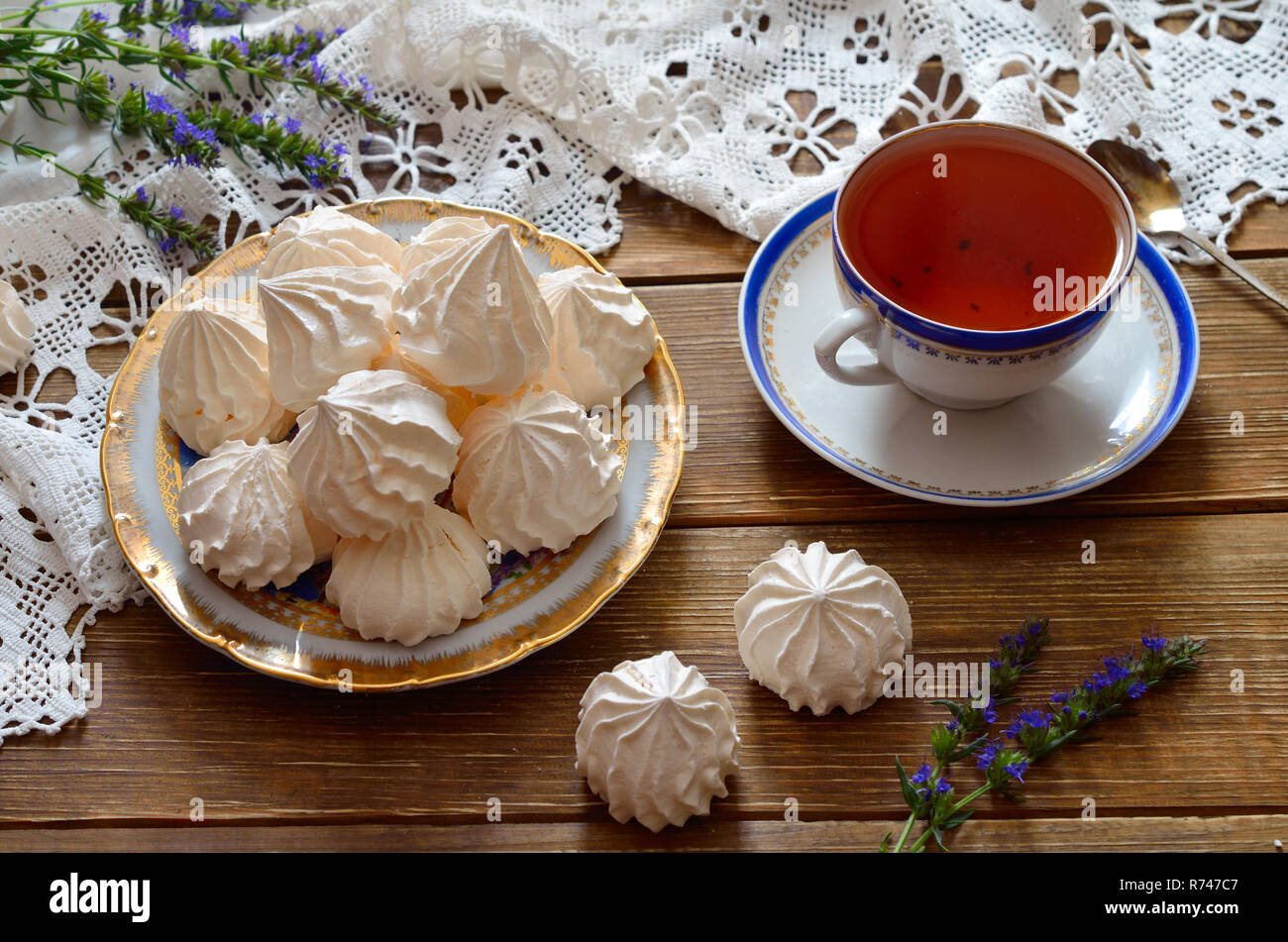 Tea meringues hi-res stock photography and images - Alamy