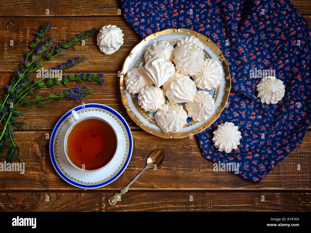 Meringues for tea hi-res stock photography and images - Alamy