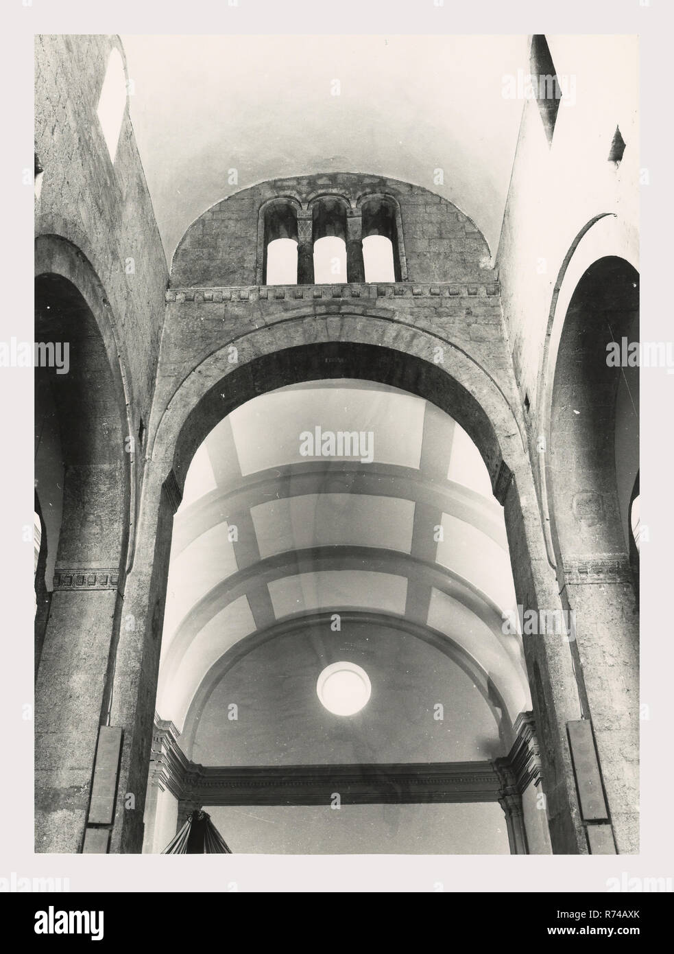 Trifora romanesque hi-res stock photography and images - Alamy