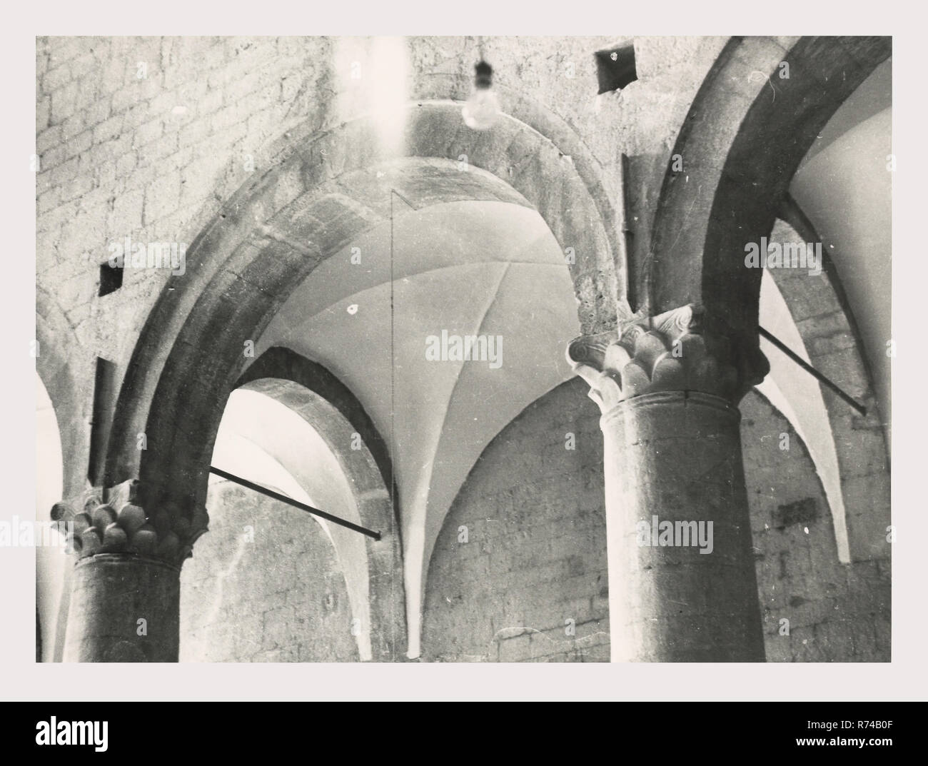 Trifora romanesque hi-res stock photography and images - Alamy