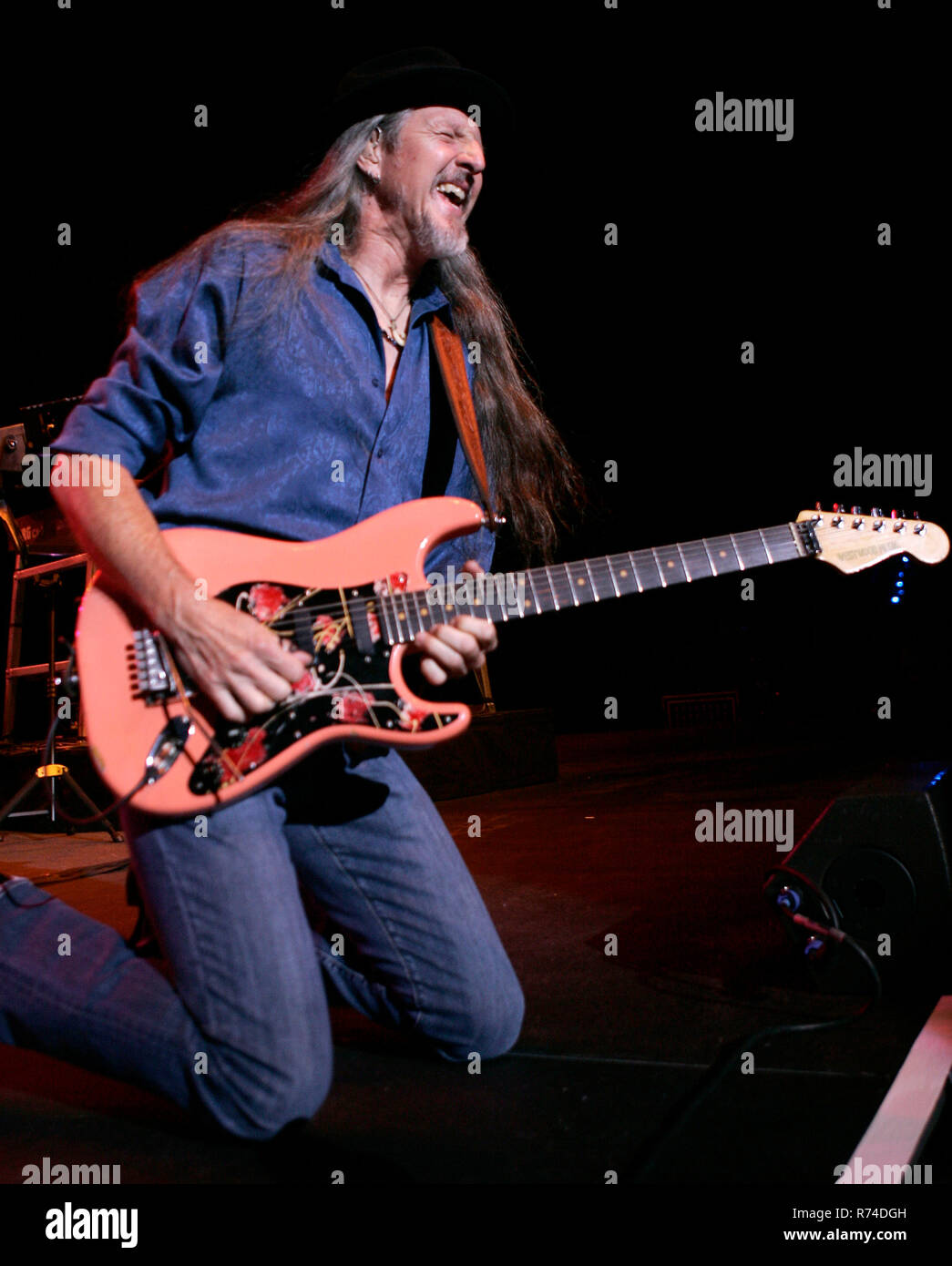 Pat Simmons with the Doobie Brothers performs in concert at the ...