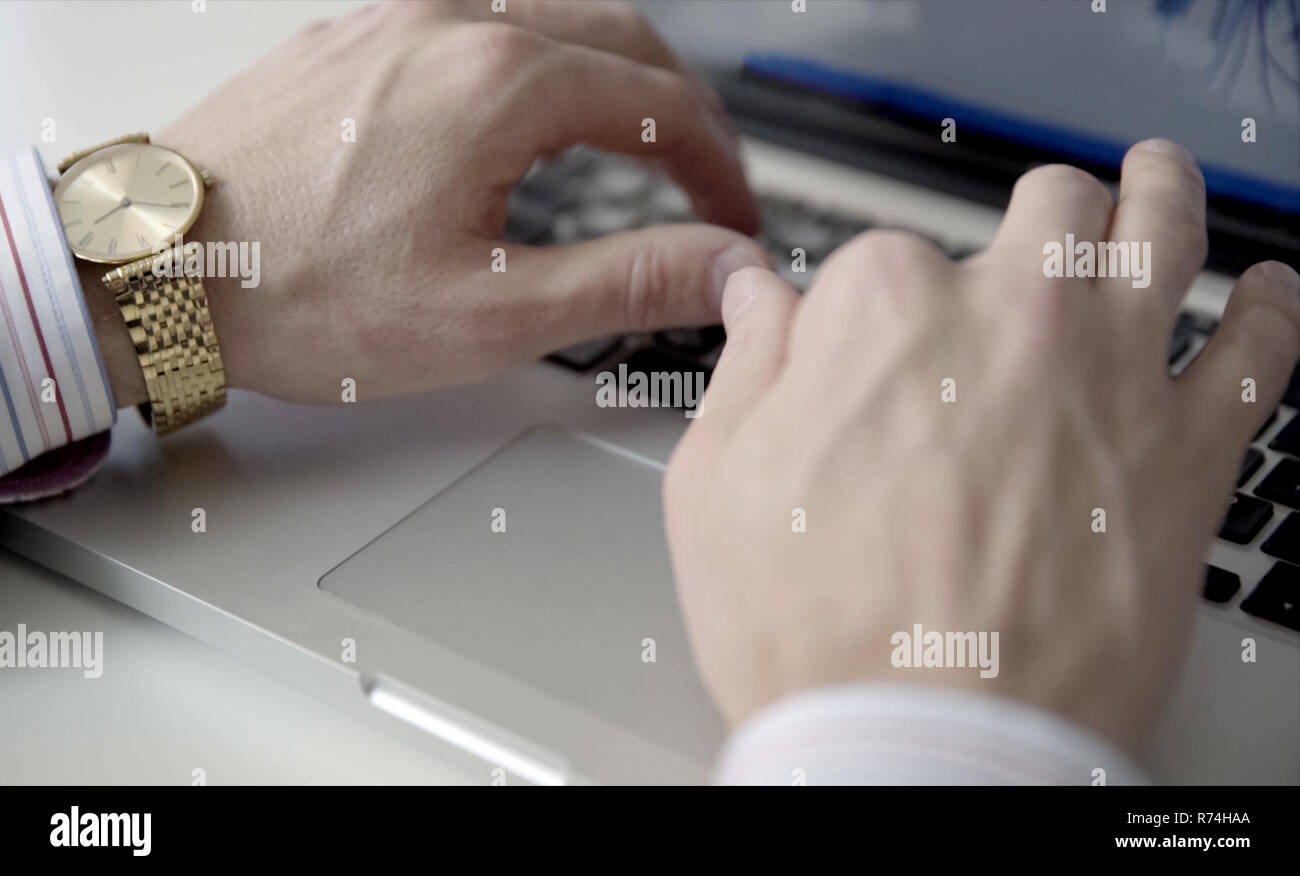 Keyboarding hands hi-res stock photography and images - Alamy