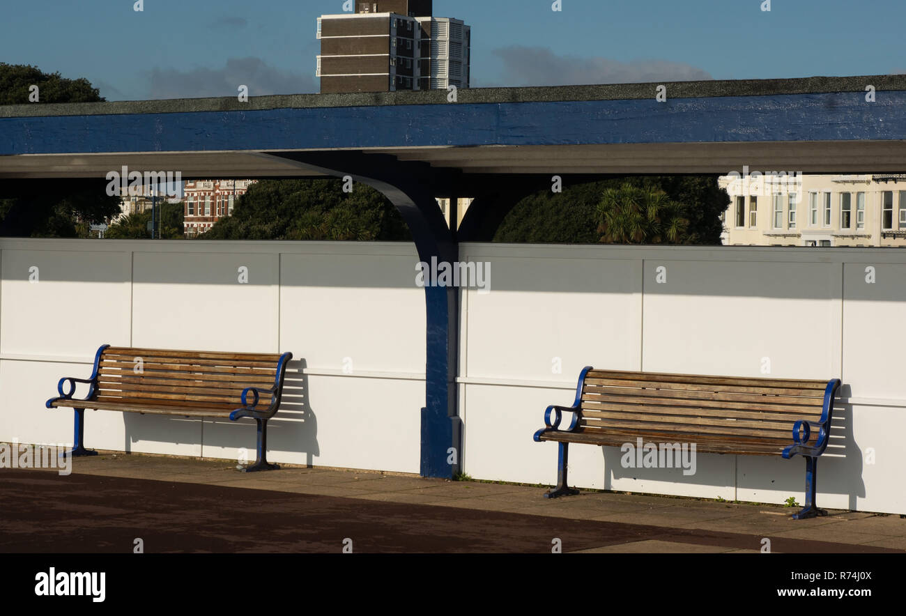 Promenade seating shelter hi-res stock photography and images - Alamy