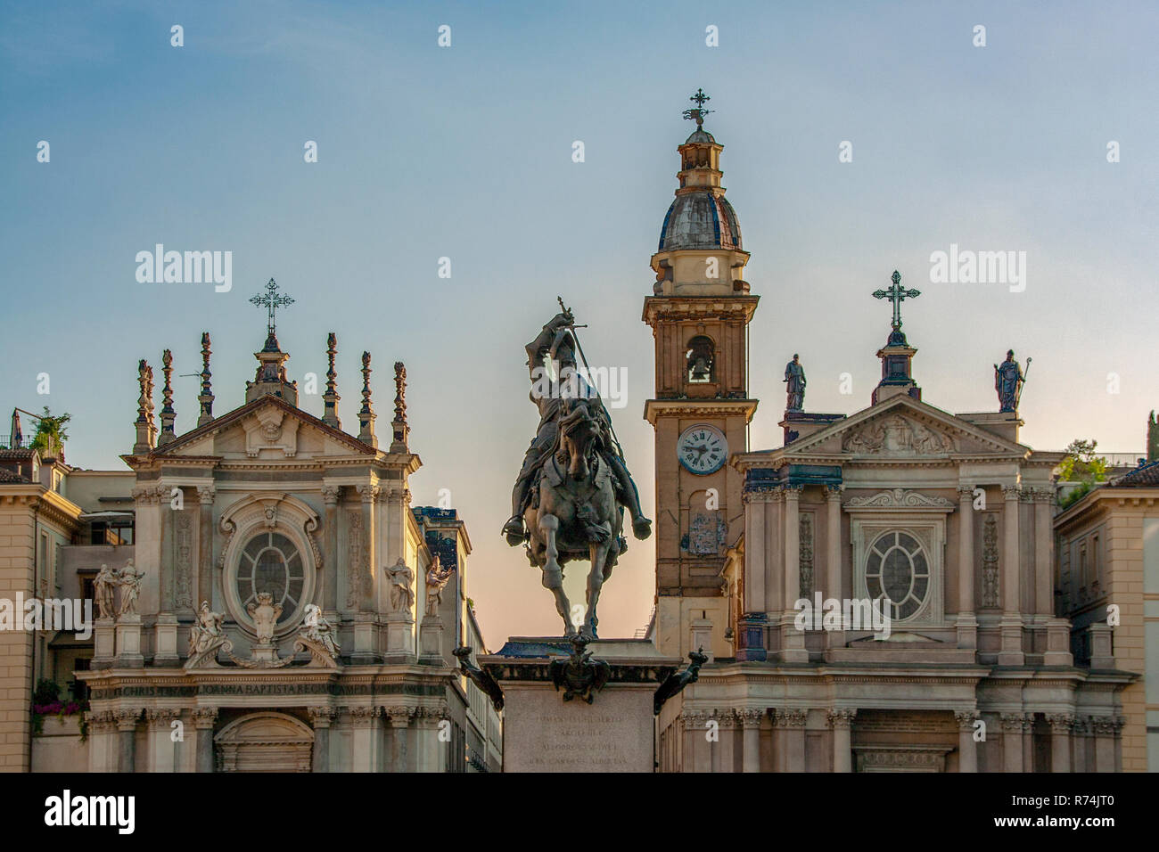 Square saint charles hi-res stock photography and images - Alamy