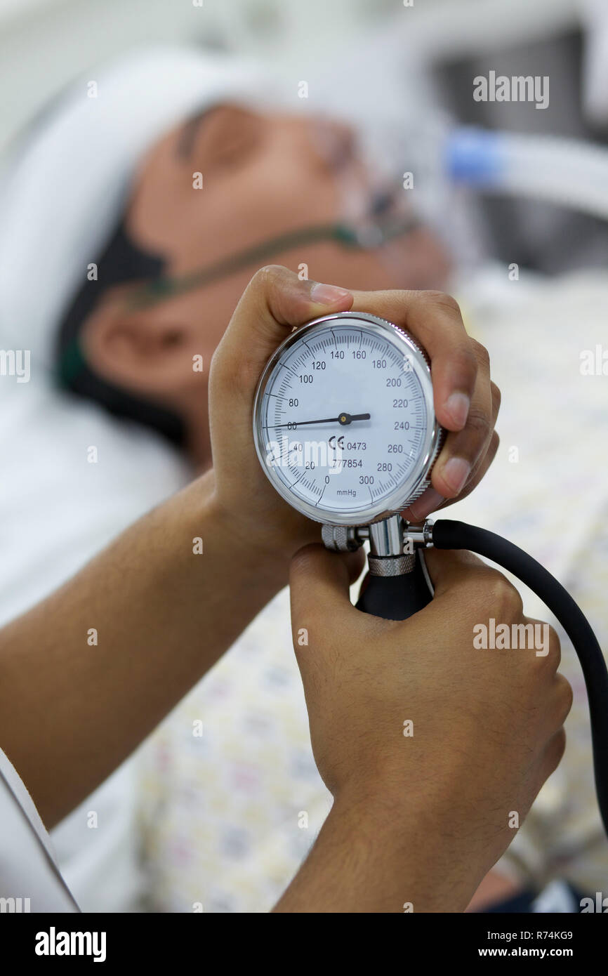 Improving clinical skills practicing giving oxygen to a dummy Stock ...