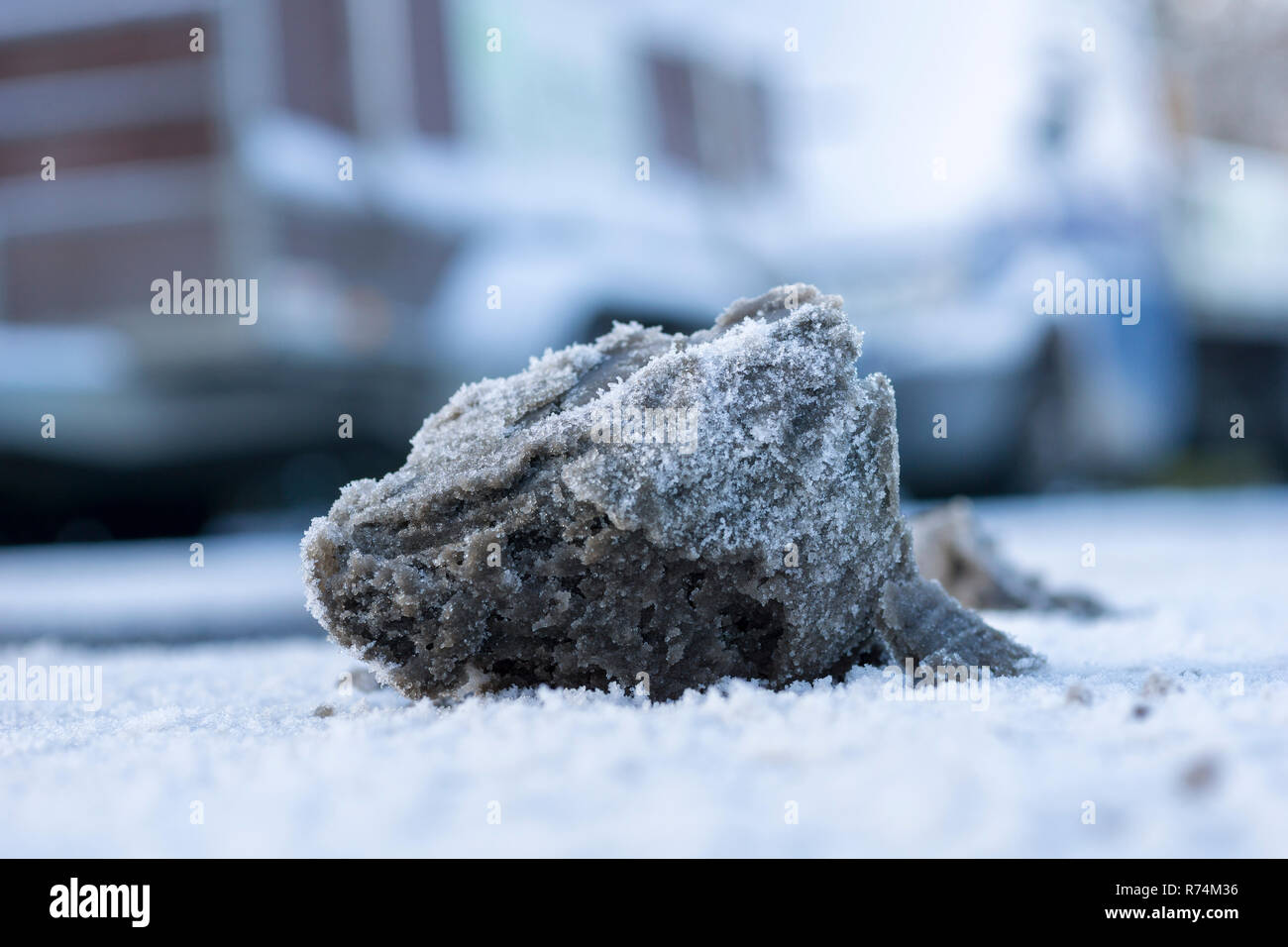 Dirty snow hi-res stock photography and images - Alamy