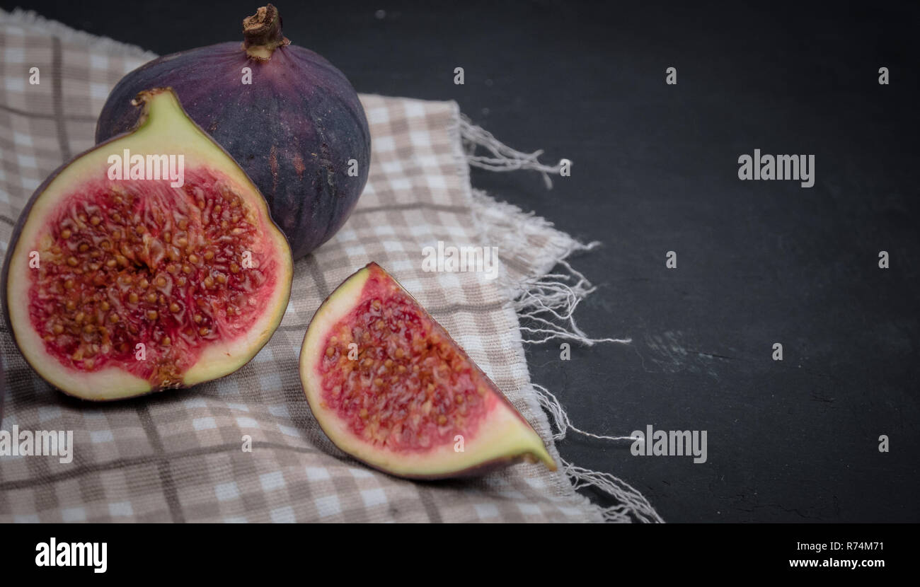 Fresh figs. Food Photo. Creative scheme of the whole and sliced figs on ...
