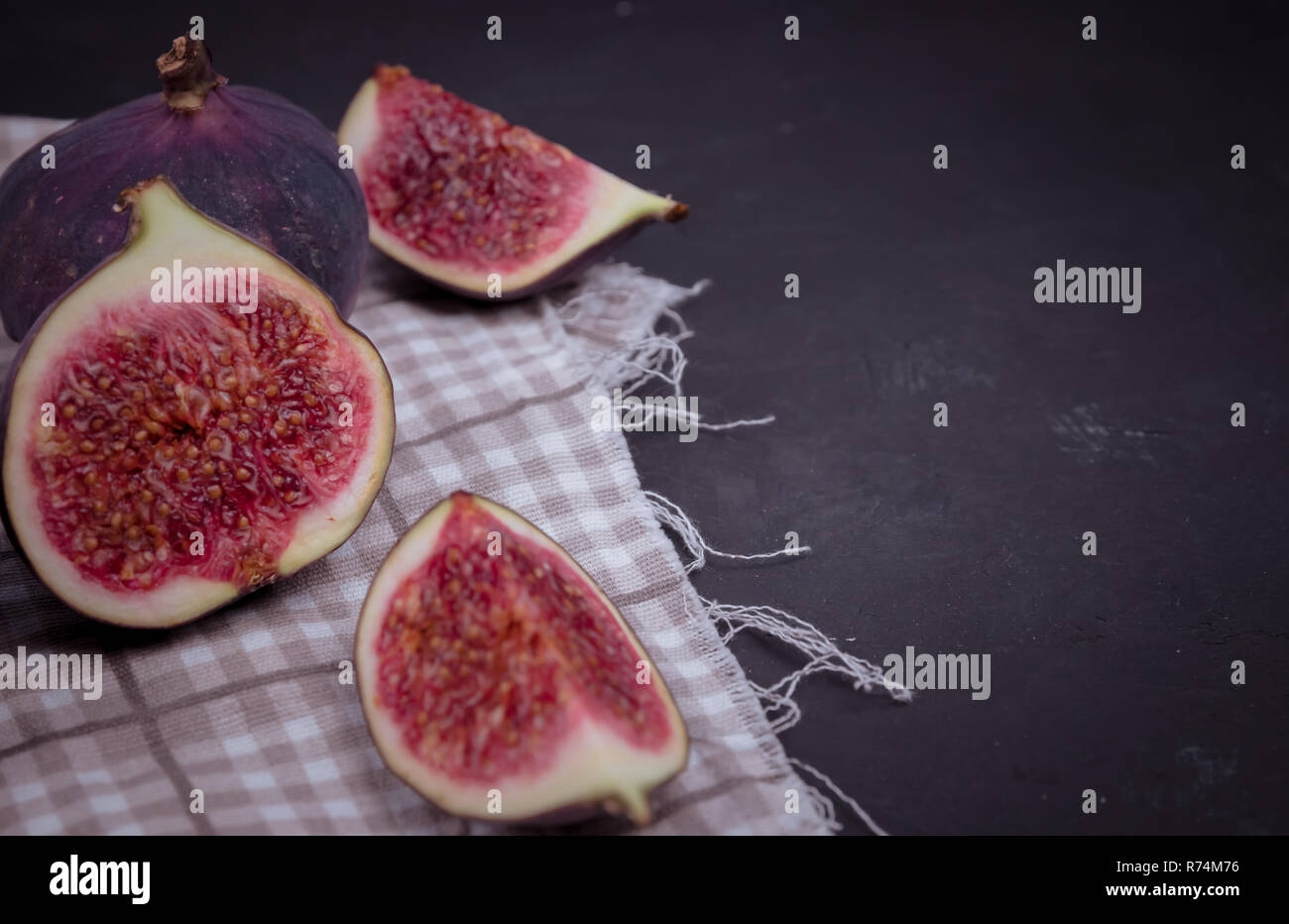 Fresh figs. Food Photo. Creative scheme of the whole and sliced figs on ...