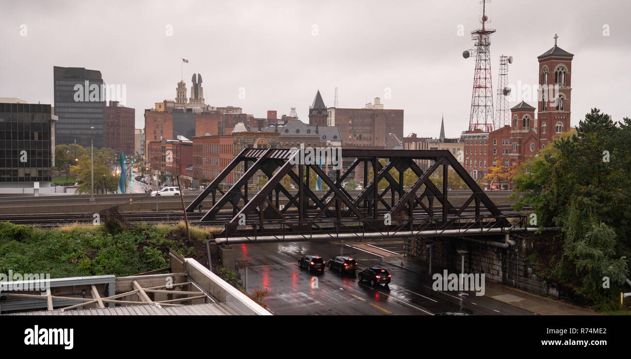 Bridge over railroad tracks hi-res stock photography and images - Alamy
