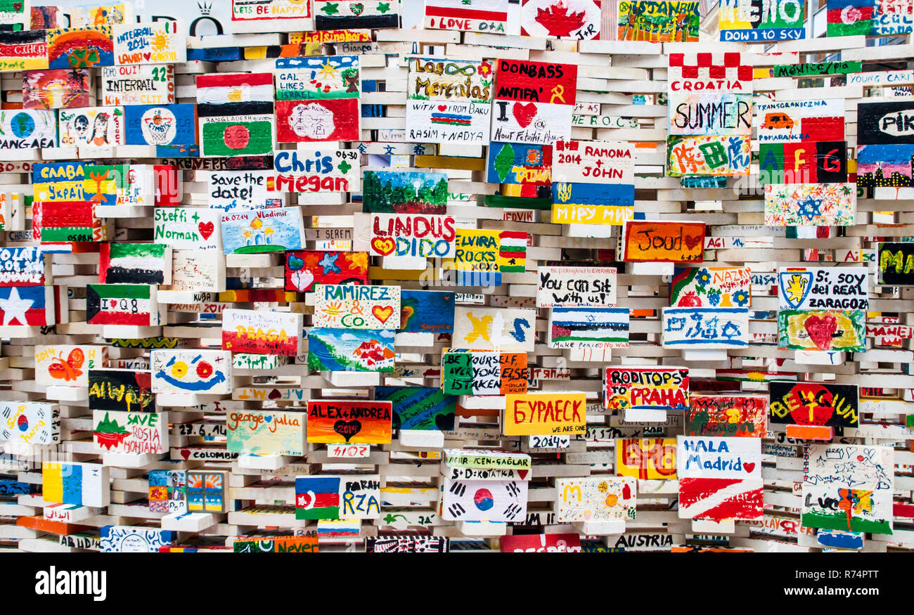 Bricks world map hi-res stock photography and images - Alamy