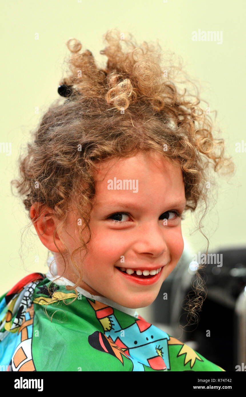 Kinderhaarschnitt hi-res stock photography and images - Alamy