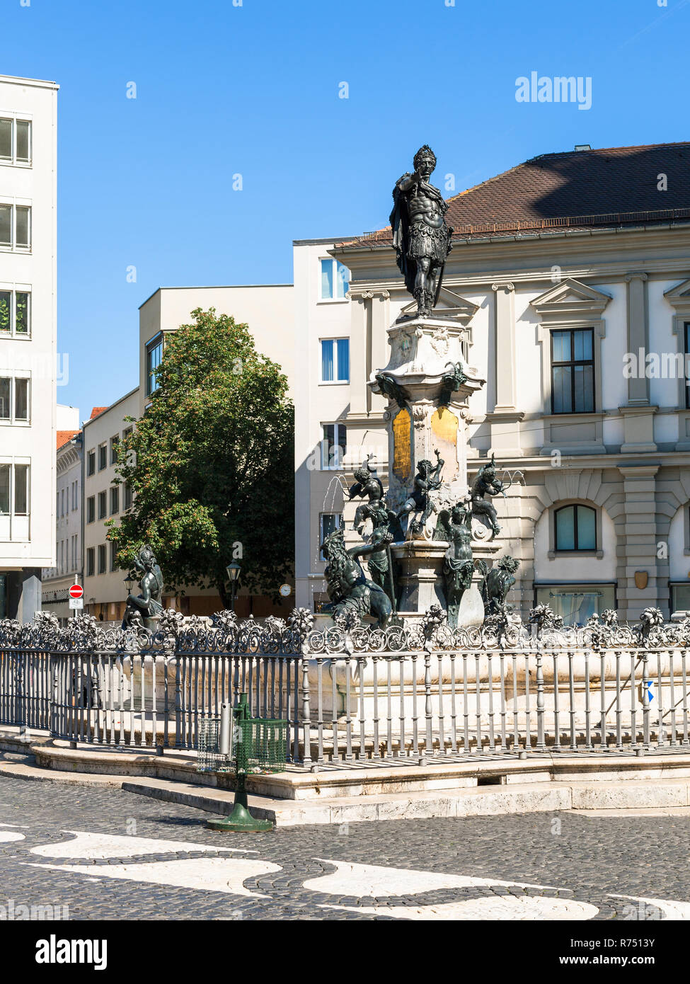 Fountain augustusbrunnen hi-res stock photography and images - Alamy