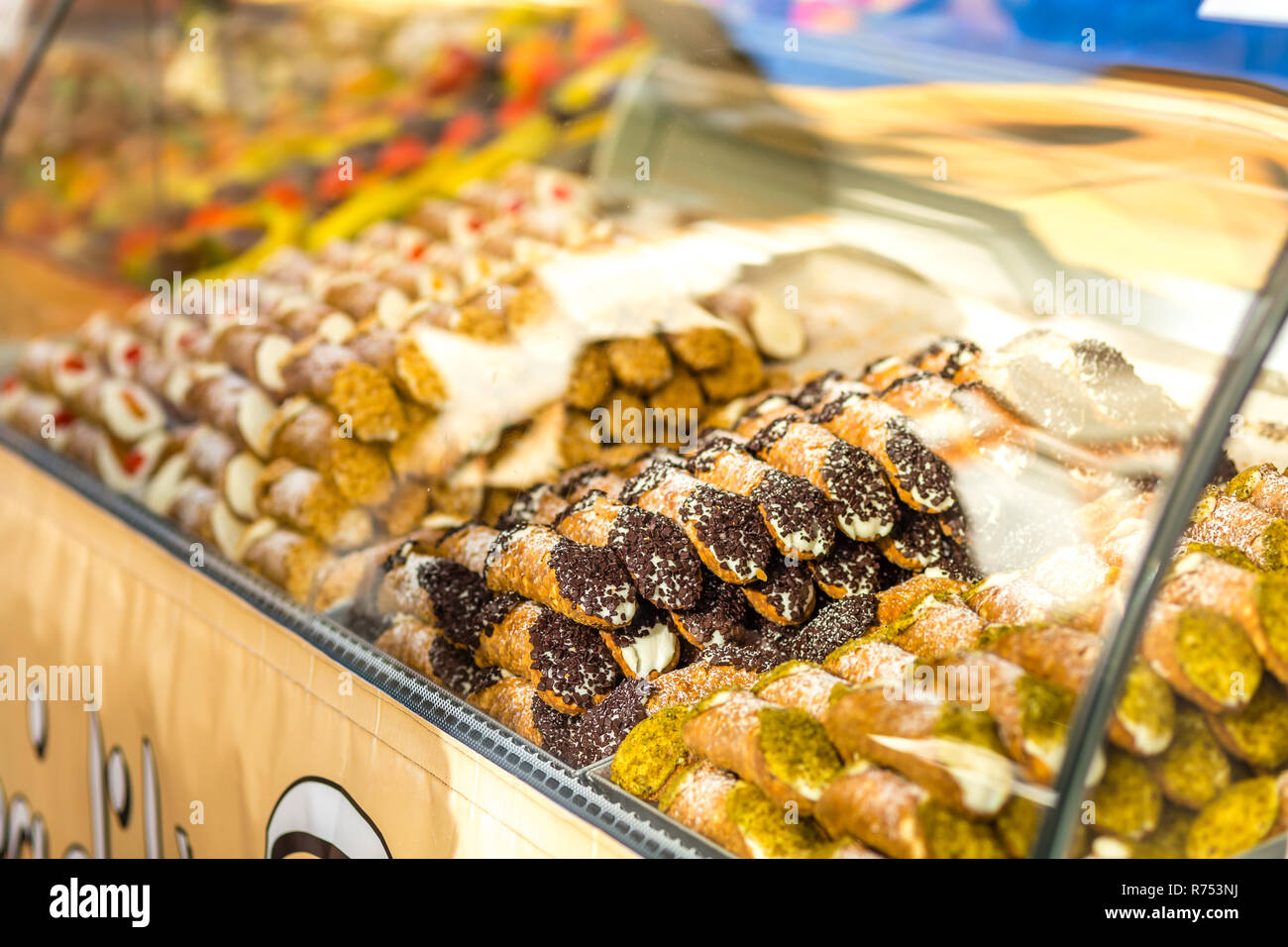 Italian sweets hi-res stock photography and images - Alamy