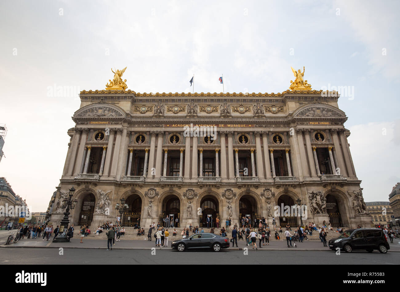 Decorated building paris hi-res stock photography and images - Alamy