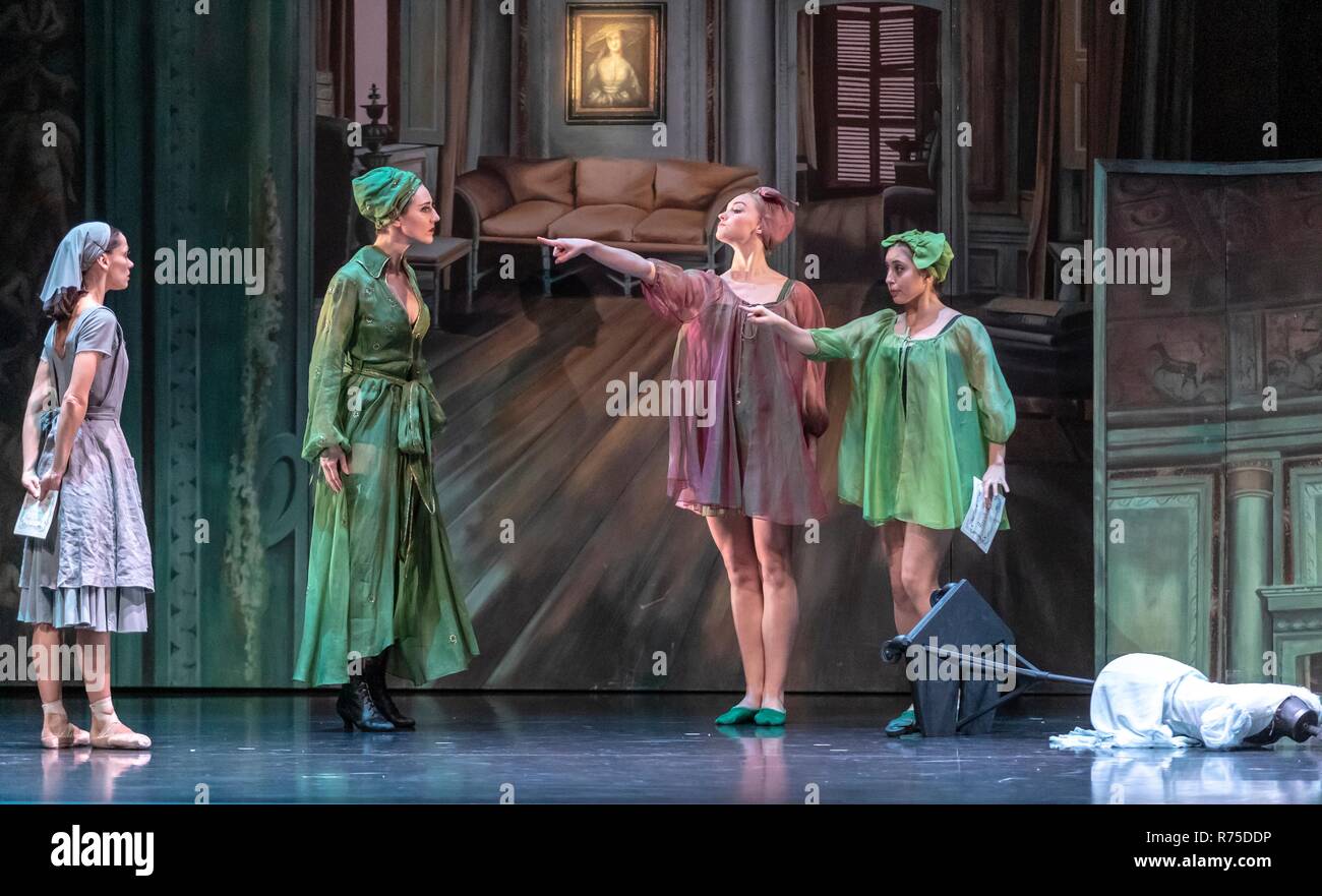 Scottish ballets cinderella hi-res stock photography and images - Alamy