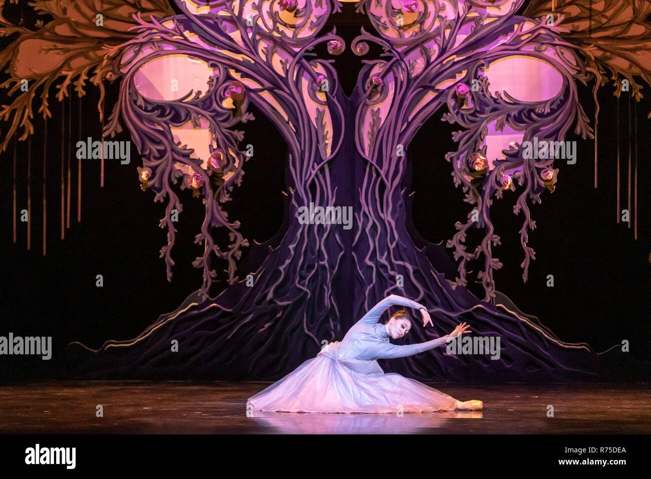 Marge hendrick hi-res stock photography and images - Alamy