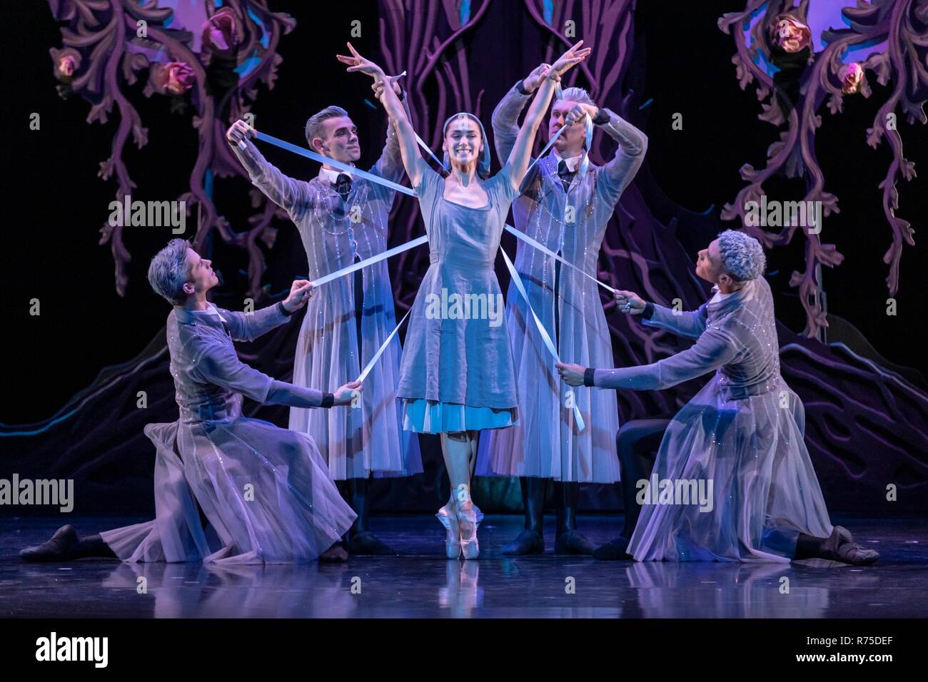 Marge hendrick hi-res stock photography and images - Alamy