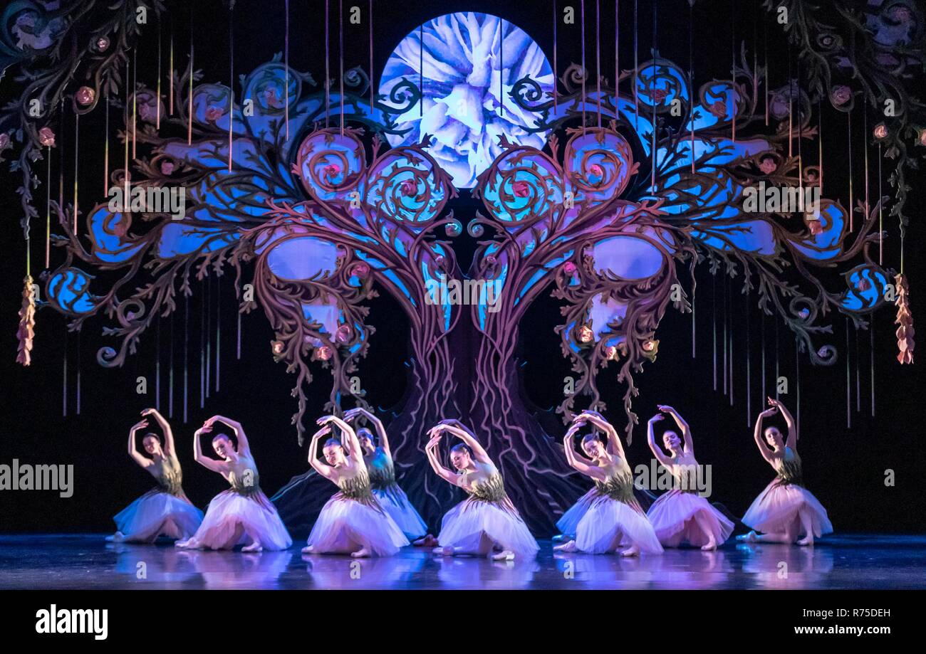 Marge hendrick hi-res stock photography and images - Alamy