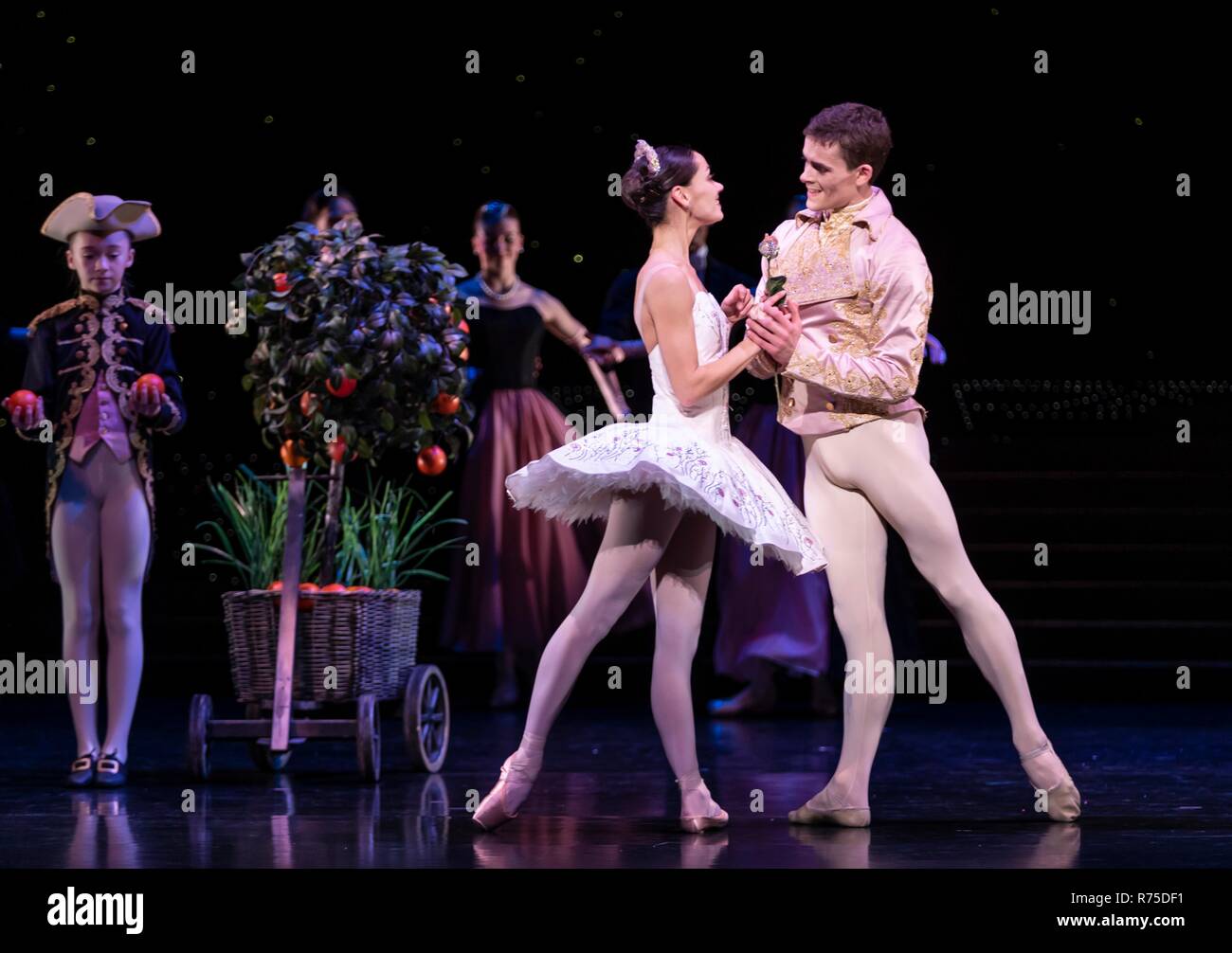 Marge hendrick hi-res stock photography and images - Alamy