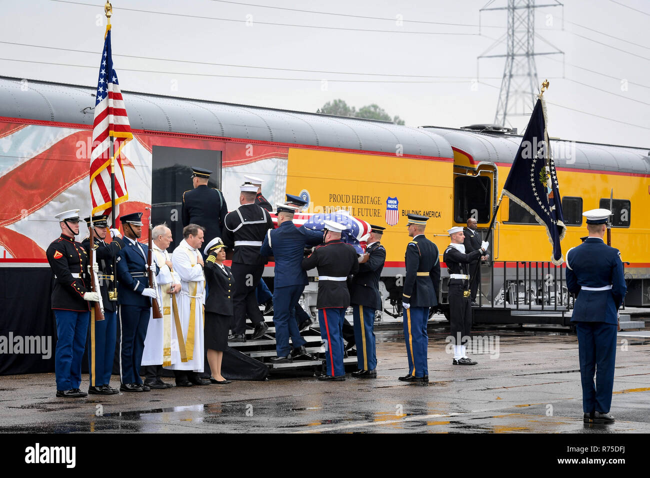 Burial casket flag hi-res stock photography and images - Alamy