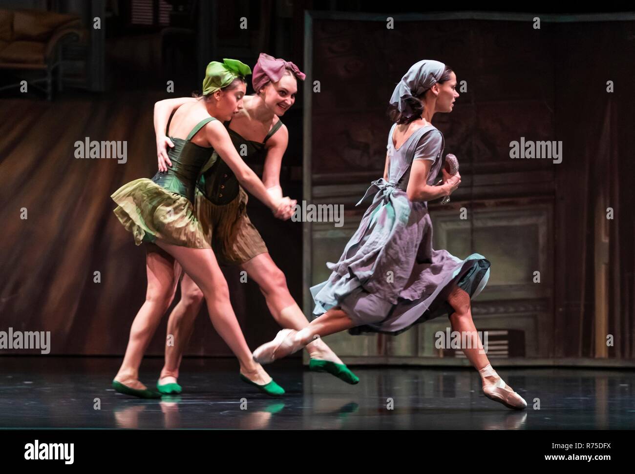 Sophie dyson hi-res stock photography and images - Alamy