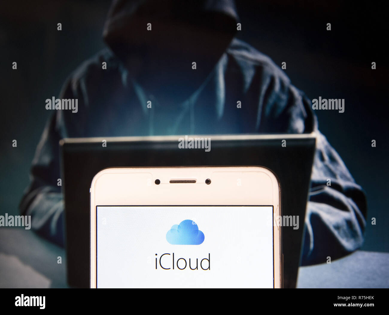Icloud logo hi-res stock photography and images - Alamy