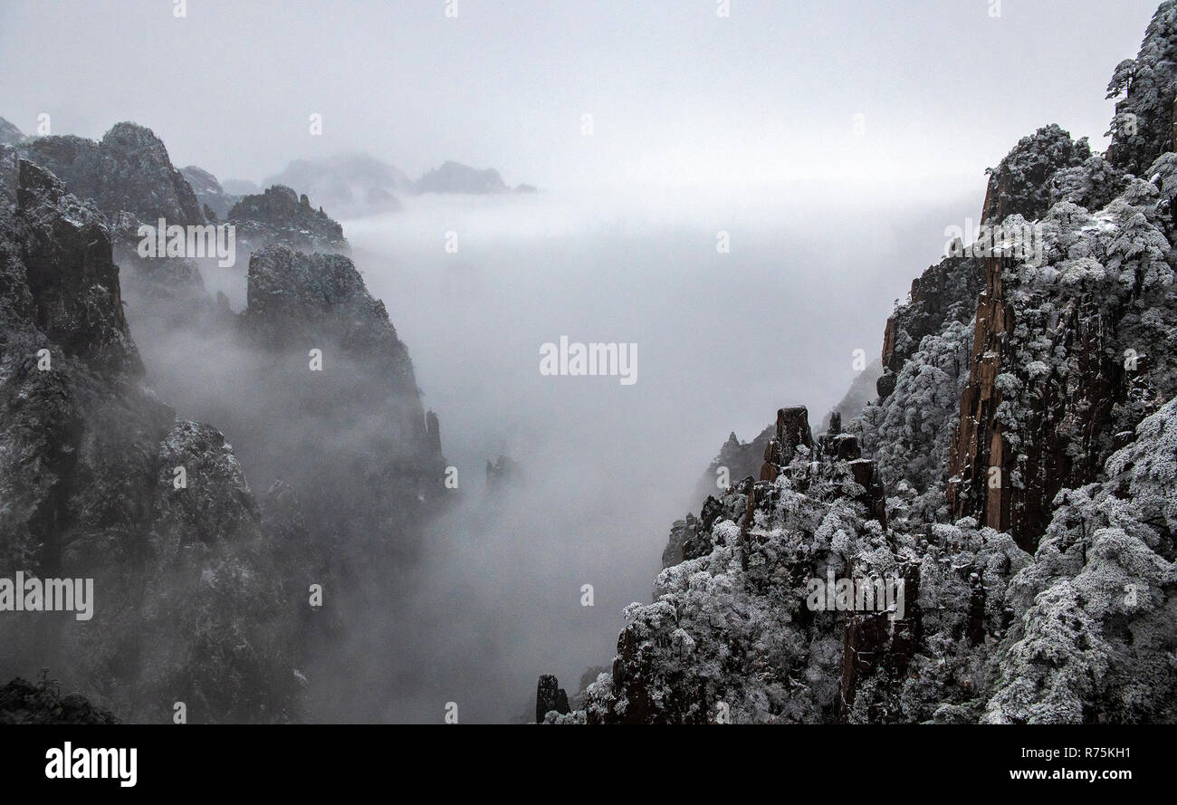 Huangshan scenic spot hi-res stock photography and images - Alamy