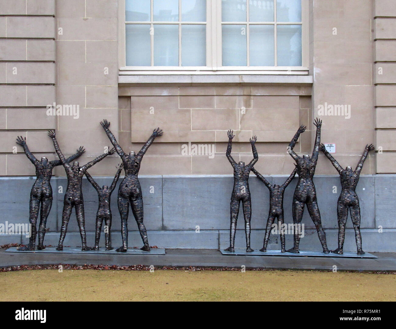 Tervuren, Belgium. 06th Dec, 2018. The sculpture "Centres fermes, reves ...