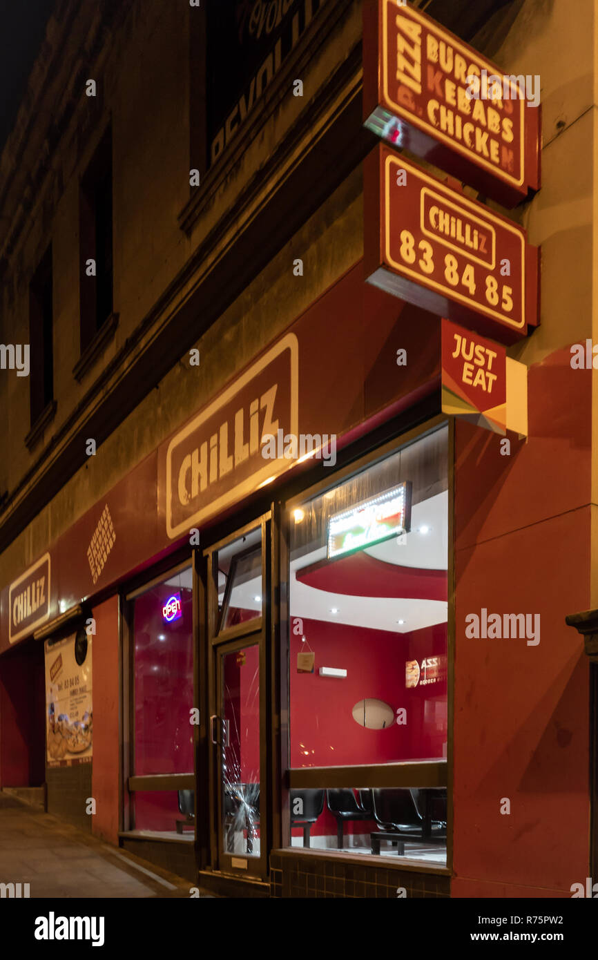 Shop front illuminated shop at night for the fast-food selling at ...