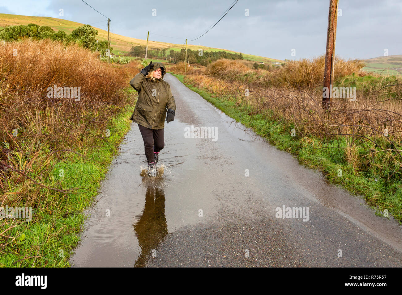 Water splashing in puddle hi-res stock photography and images - Alamy