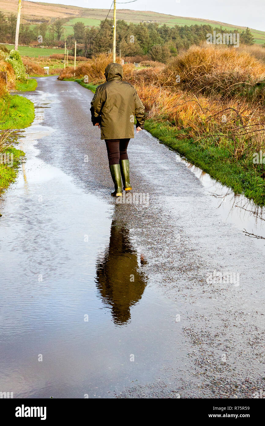 Water splashing in puddle hi-res stock photography and images - Alamy