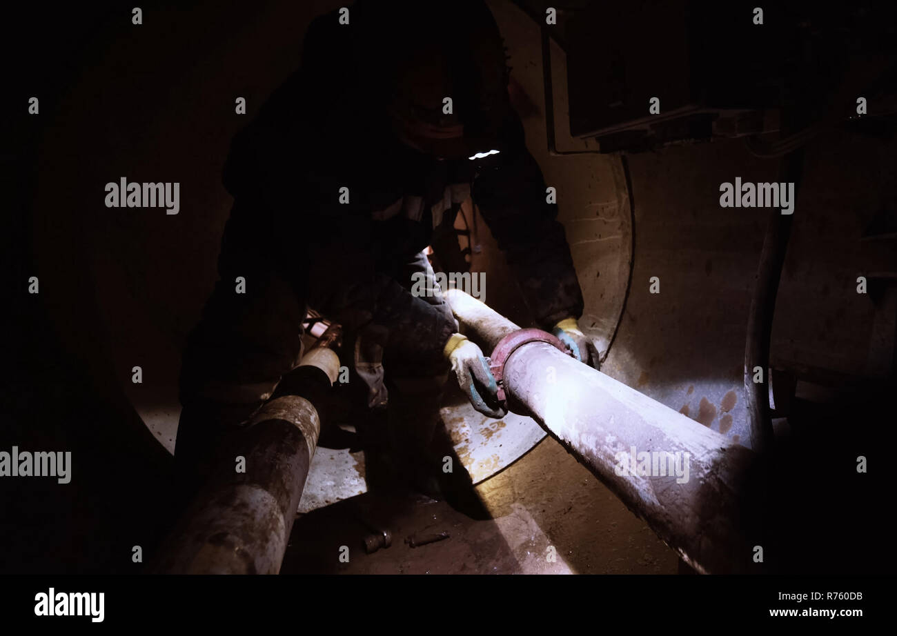 Pipeline repair clamp hi-res stock photography and images - Alamy