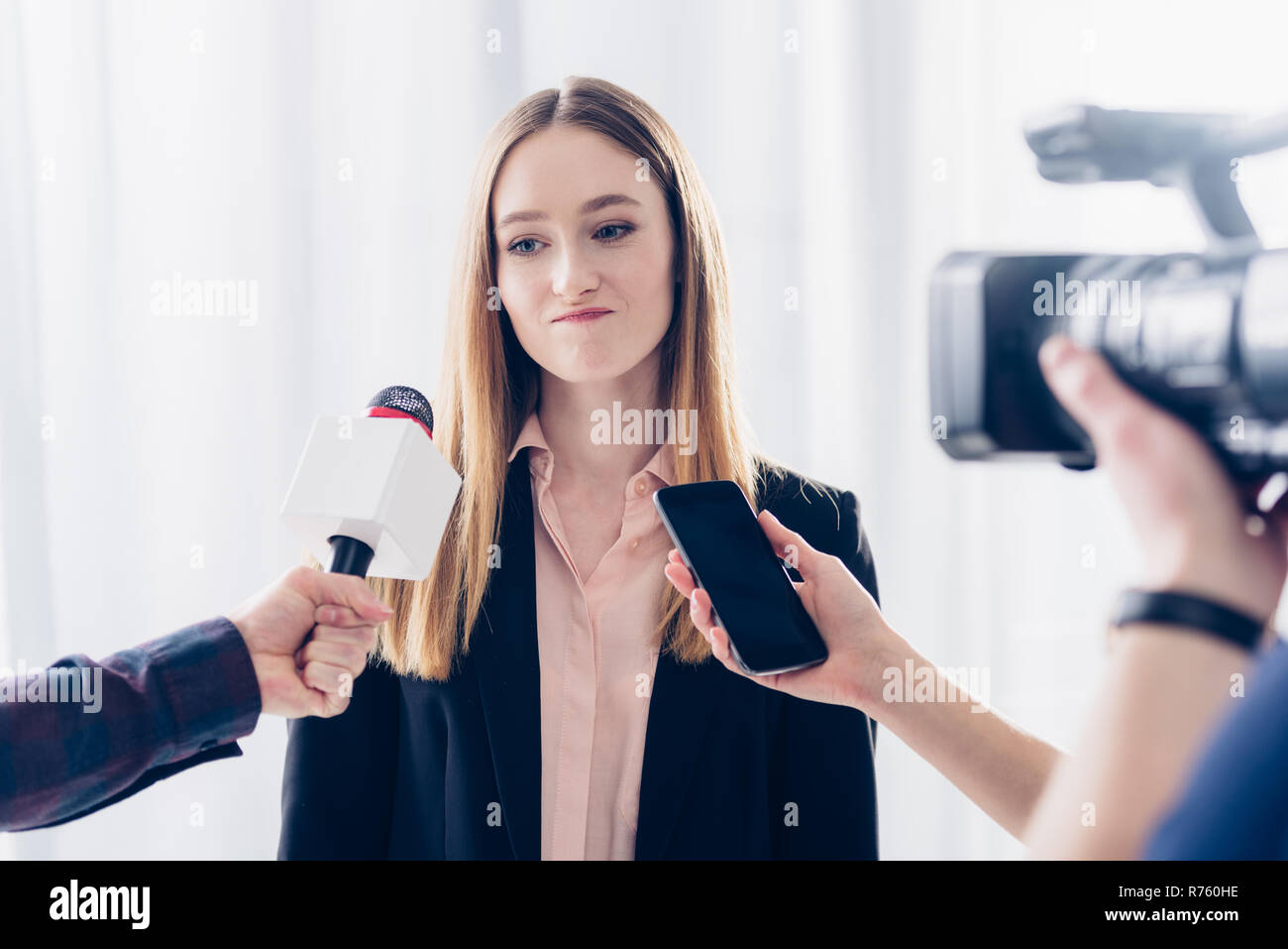 Giving interview hi-res stock photography and images - Alamy