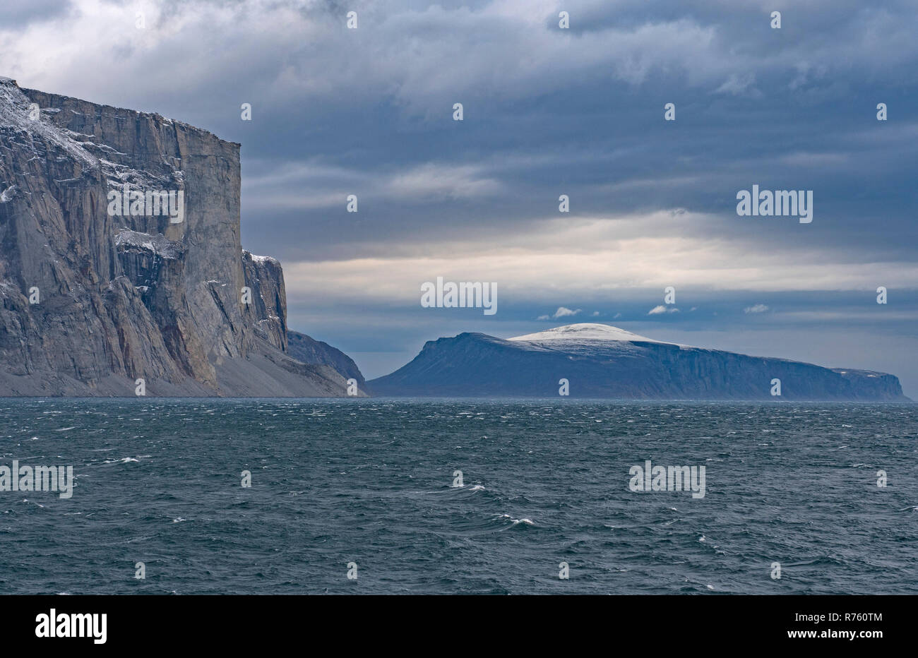 Canada arctic cliffs hi-res stock photography and images - Alamy