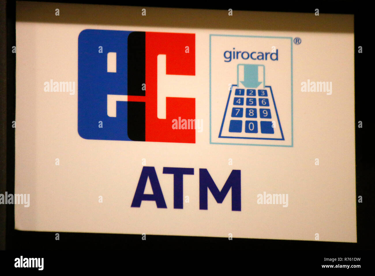 Cheque atm hi-res stock photography and images - Alamy
