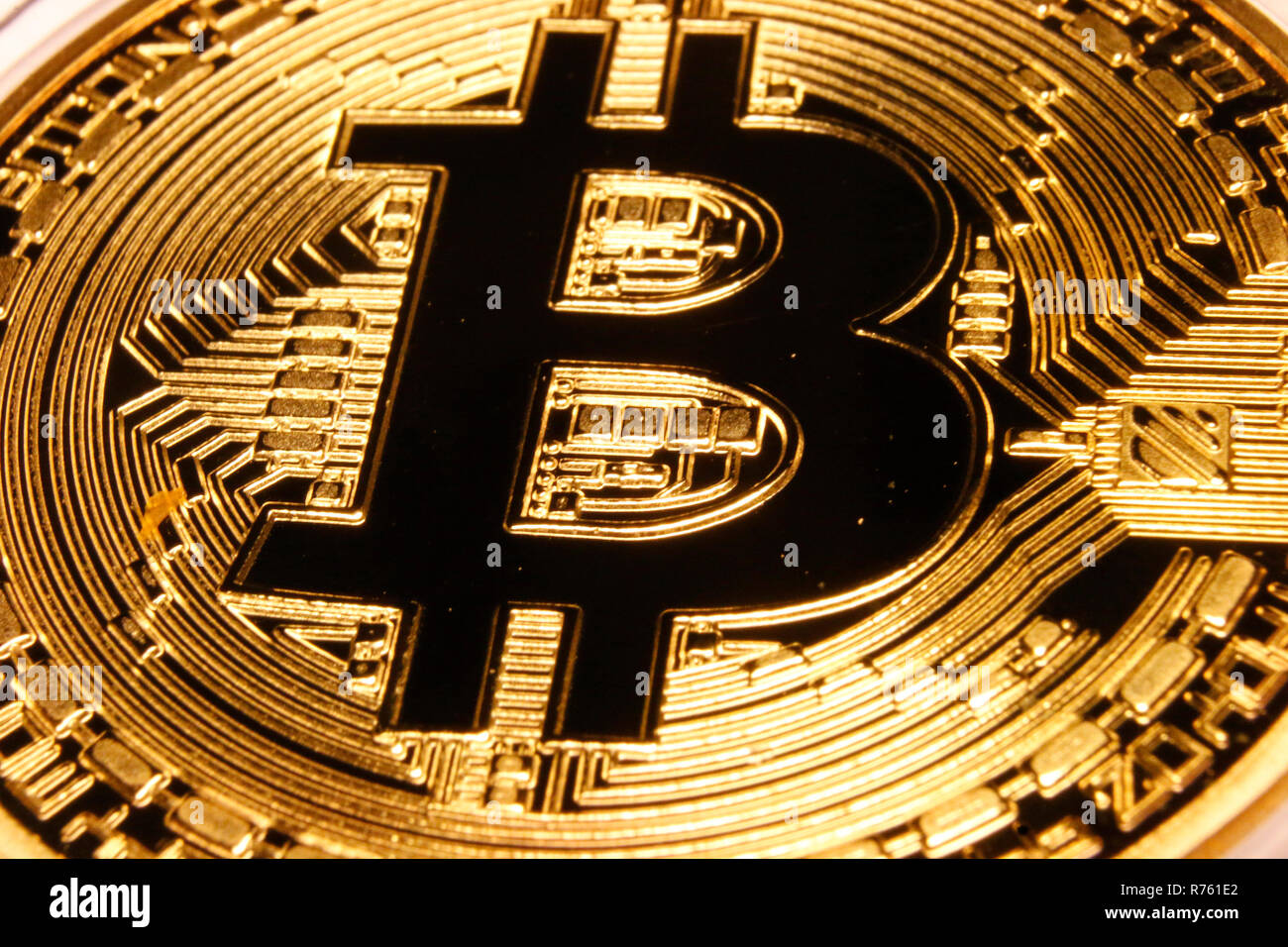 Blockchain werbung hi-res stock photography and images - Alamy