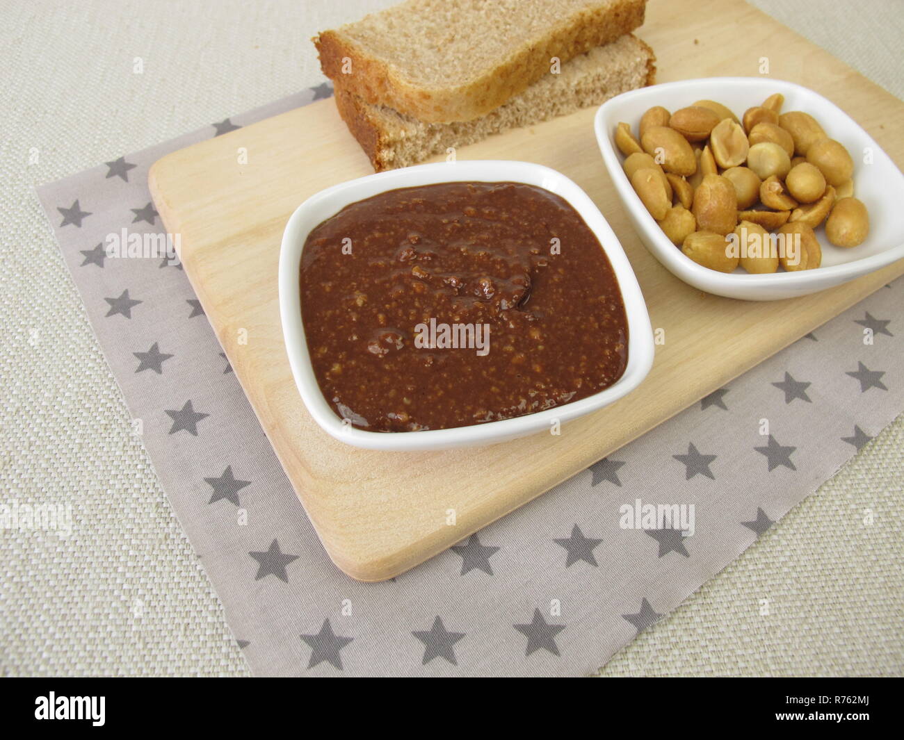 Erdnusspaste hi-res stock photography and images - Alamy