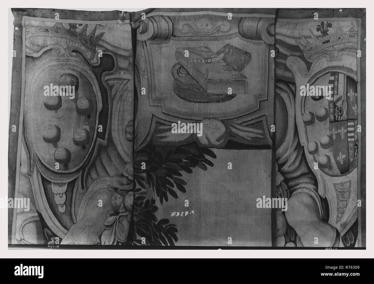 Medici coat of arms hi-res stock photography and images - Alamy